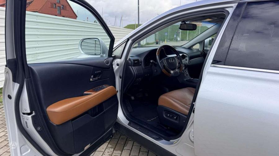 Pelēks Lexus RX 450h 2013 Klaipėda, ar dzinēja tilpumu 3.46 L un nobraukumu 165 tūkst. km par 15600 €, foto 15 vietnē AUTOMOTO.COM.LV