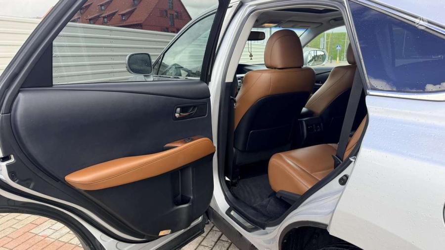 Pelēks Lexus RX 450h 2013 Klaipėda, ar dzinēja tilpumu 3.46 L un nobraukumu 165 tūkst. km par 15600 €, foto 20 vietnē AUTOMOTO.COM.LV