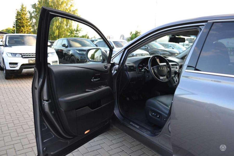 Pelēks Lexus RX 450h 2014 Viļņa, ar dzinēja tilpumu 3.46 L un nobraukumu 295 tūkst. km par 16000 €, foto 17 vietnē AUTOMOTO.COM.LV
