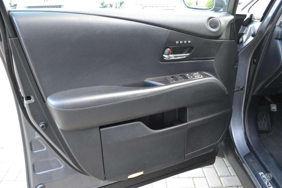 Pelēks Lexus RX 450h 2014 Viļņa, ar dzinēja tilpumu 3.46 L un nobraukumu 295 tūkst. km par 16000 €, foto 18 vietnē AUTOMOTO.COM.LV