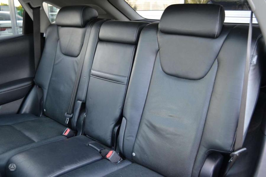 Pelēks Lexus RX 450h 2014 Viļņa, ar dzinēja tilpumu 3.46 L un nobraukumu 295 tūkst. km par 16000 €, foto 26 vietnē AUTOMOTO.COM.LV