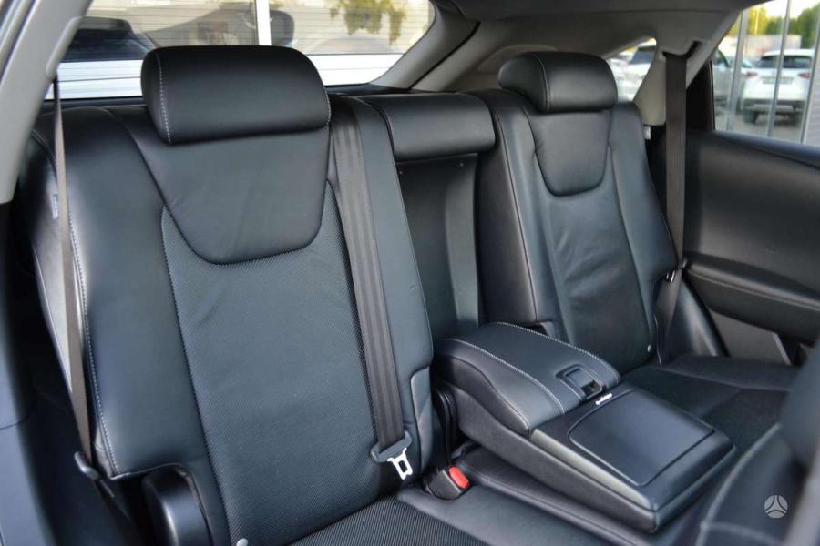 Pelēks Lexus RX 450h 2014 Viļņa, ar dzinēja tilpumu 3.46 L un nobraukumu 295 tūkst. km par 16000 €, foto 31 vietnē AUTOMOTO.COM.LV