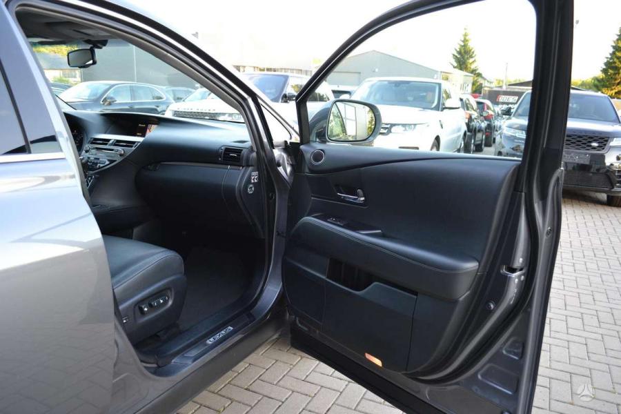 Pelēks Lexus RX 450h 2014 Viļņa, ar dzinēja tilpumu 3.46 L un nobraukumu 295 tūkst. km par 16000 €, foto 32 vietnē AUTOMOTO.COM.LV