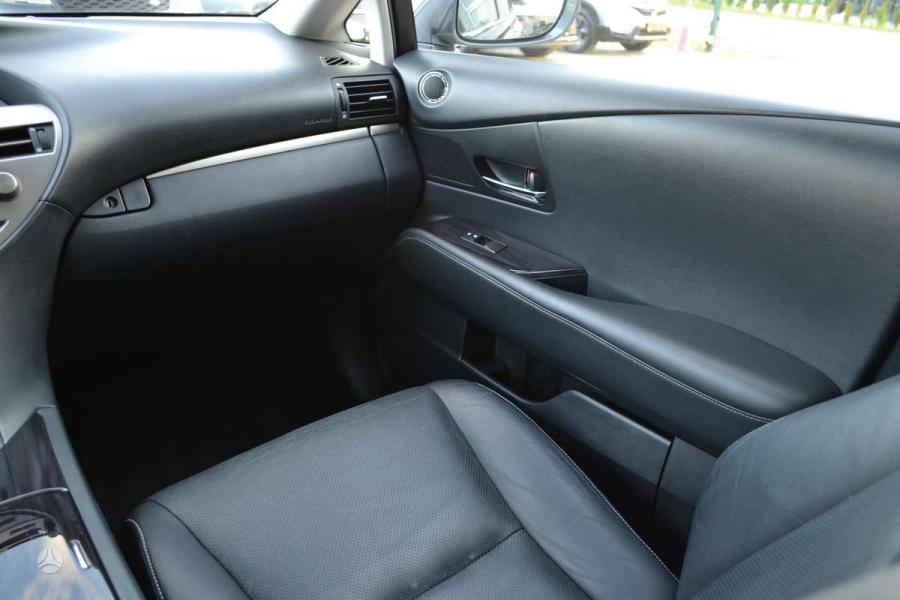 Pelēks Lexus RX 450h 2014 Viļņa, ar dzinēja tilpumu 3.46 L un nobraukumu 295 tūkst. km par 16000 €, foto 38 vietnē AUTOMOTO.COM.LV