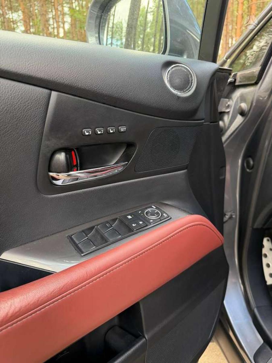 Grey Lexus RX 450h 2014 in Vilnius, with an engine capacity of 3.46 L and mileage of 270 thousand km for 17500 €, photo 18 on AUTOMOTO.COM.LV