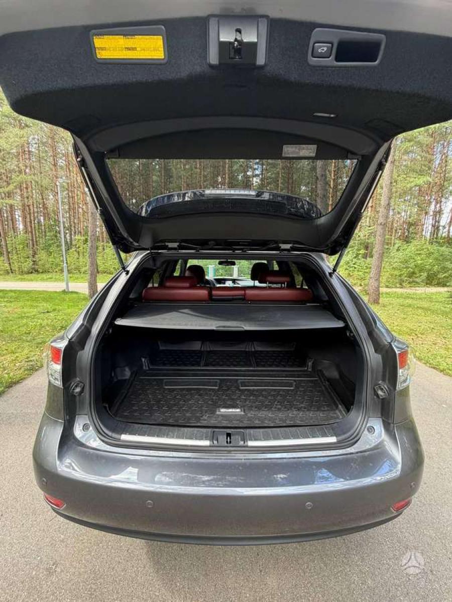 Grey Lexus RX 450h 2014 in Vilnius, with an engine capacity of 3.46 L and mileage of 270 thousand km for 17500 €, photo 31 on AUTOMOTO.COM.LV