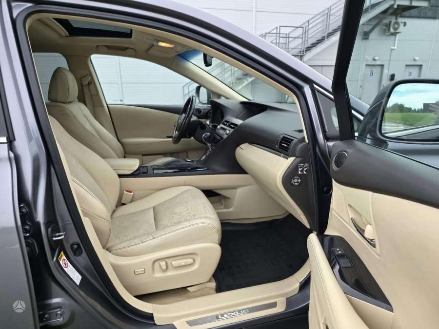 Grey Lexus RX 450h 2015 in Panevezys, with an engine capacity of 3.46 L and mileage of 284 thousand km for 14900 €, photo 9 on AUTOMOTO.COM.LV