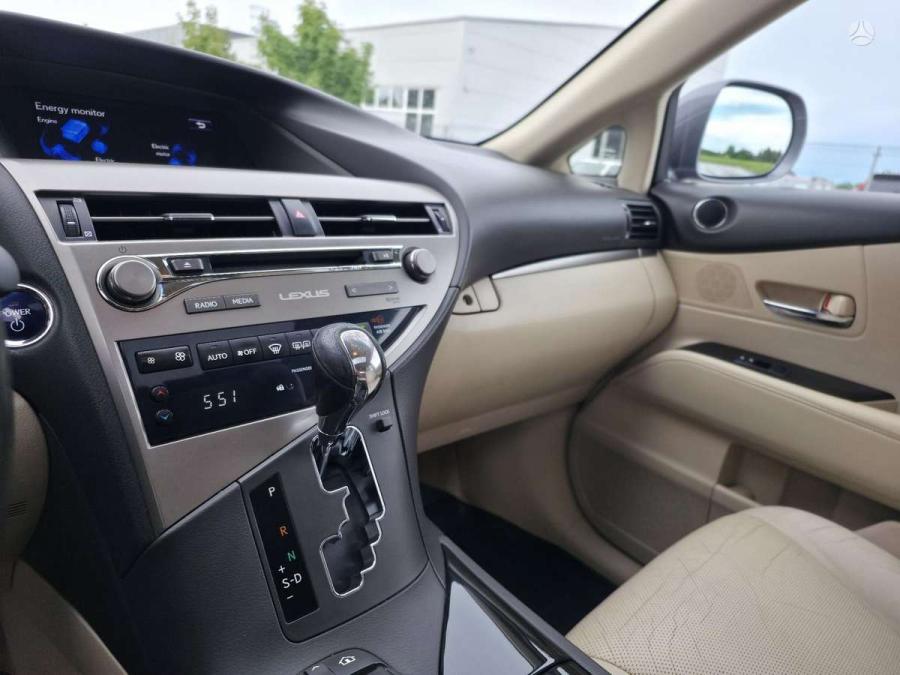 Grey Lexus RX 450h 2015 in Panevezys, with an engine capacity of 3.46 L and mileage of 284 thousand km for 14900 €, photo 17 on AUTOMOTO.COM.LV