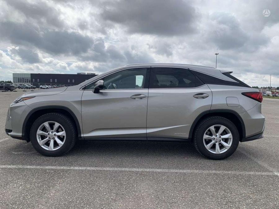 Pelēks Lexus RX 450h 2016 Viļņa, ar dzinēja tilpumu 3.46 L un nobraukumu 150 tūkst. km par 28500 €, foto 1 vietnē AUTOMOTO.COM.LV