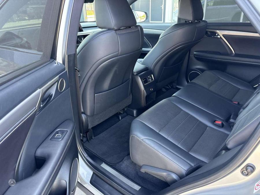 Pelēks Lexus RX 450h 2016 Viļņa, ar dzinēja tilpumu 3.46 L un nobraukumu 185 tūkst. km par 27600 €, foto 13 vietnē AUTOMOTO.COM.LV