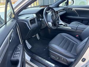 Pelēks Lexus RX 450h 2016 Viļņa, ar dzinēja tilpumu 3.46 L un nobraukumu 185 tūkst. km par 27600 €, foto 14 vietnē AUTOMOTO.COM.LV