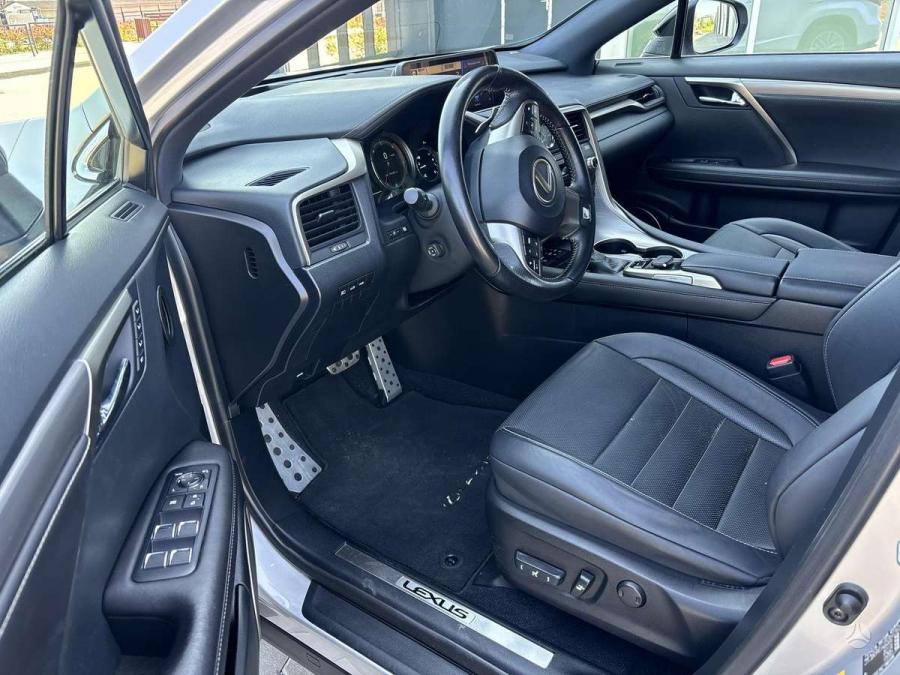 Pelēks Lexus RX 450h 2016 Viļņa, ar dzinēja tilpumu 3.46 L un nobraukumu 185 tūkst. km par 27600 €, foto 14 vietnē AUTOMOTO.COM.LV