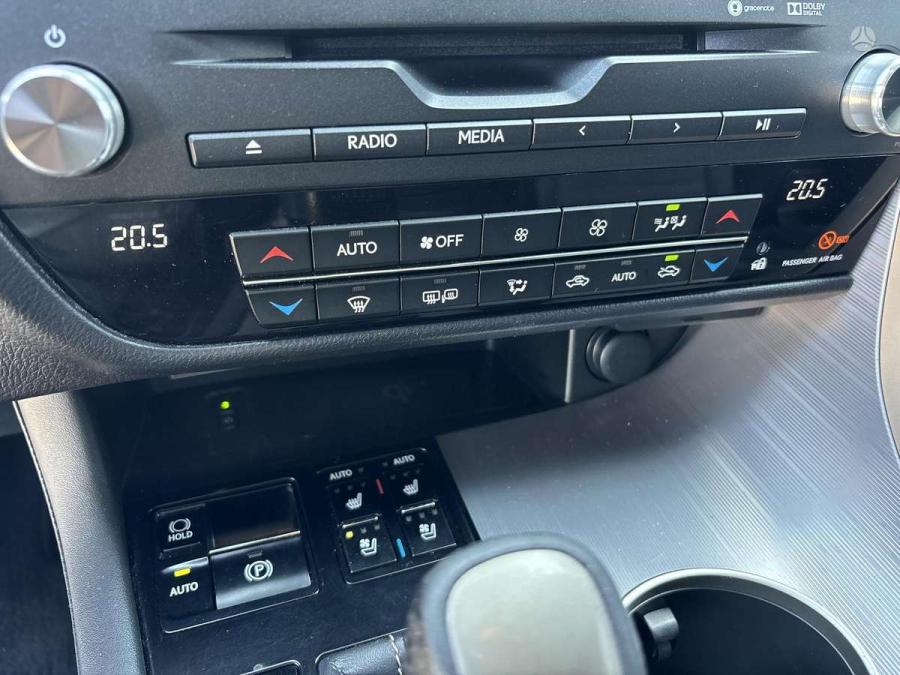 Pelēks Lexus RX 450h 2016 Viļņa, ar dzinēja tilpumu 3.46 L un nobraukumu 185 tūkst. km par 27600 €, foto 17 vietnē AUTOMOTO.COM.LV