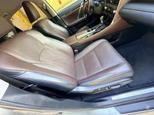Grey Lexus RX 450h 2016 in Siauliai, with an engine capacity of 3.46 L and mileage of 250 thousand km for 20950 €, photo 22 on AUTOMOTO.COM.LV