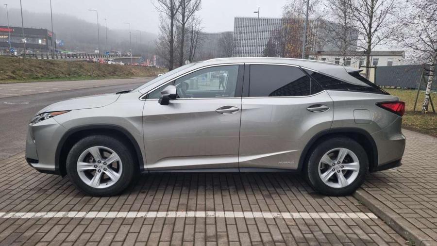 Grey Lexus RX 450h 2017 in Marijampole, with an engine capacity of 3.46 L and mileage of 165 thousand km for 28200 €, photo 7 on AUTOMOTO.COM.LV