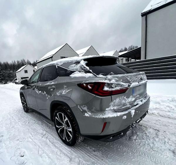 Grey Lexus RX 450h 2017 in Vilnius, with an engine capacity of 3.50 L and mileage of 170 thousand km for 27490 €, photo 3 on AUTOMOTO.COM.LV