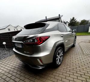 Pelēks Lexus RX 450h 2017 Viļņa, ar dzinēja tilpumu 3.46 L un nobraukumu 170 tūkst. km par 27800 €, foto 4 vietnē AUTOMOTO.COM.LV