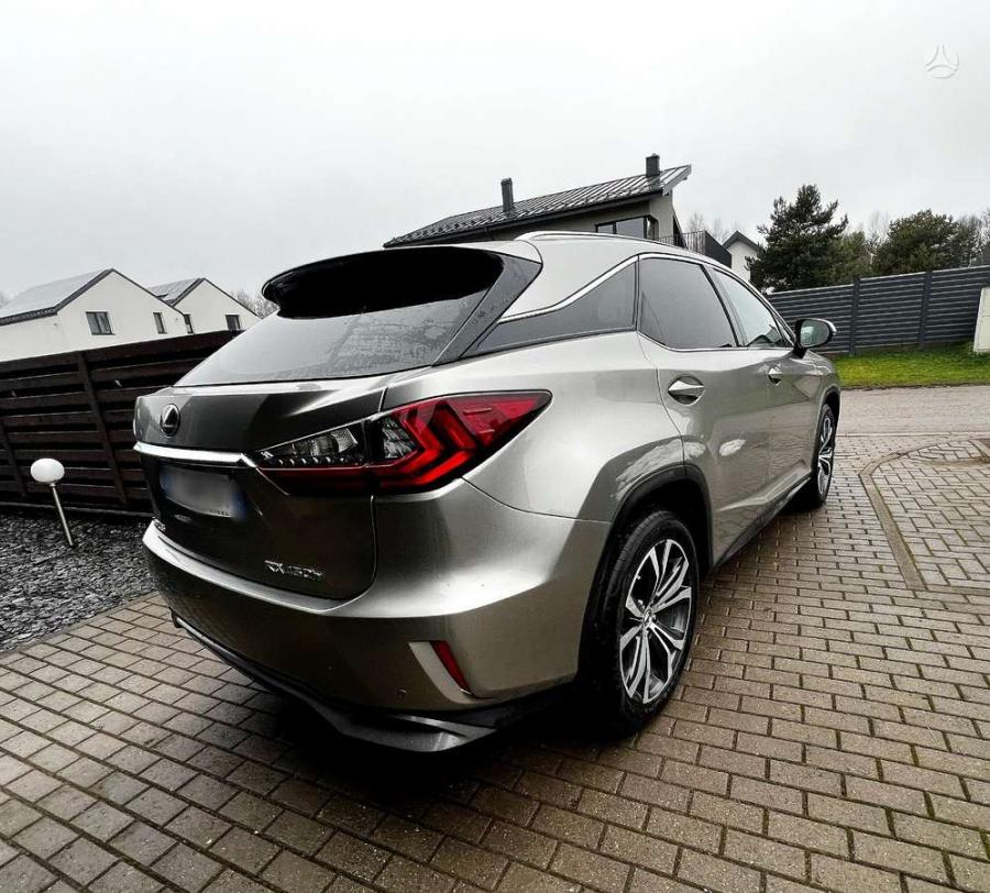Pelēks Lexus RX 450h 2017 Viļņa, ar dzinēja tilpumu 3.46 L un nobraukumu 170 tūkst. km par 27800 €, foto 4 vietnē AUTOMOTO.COM.LV