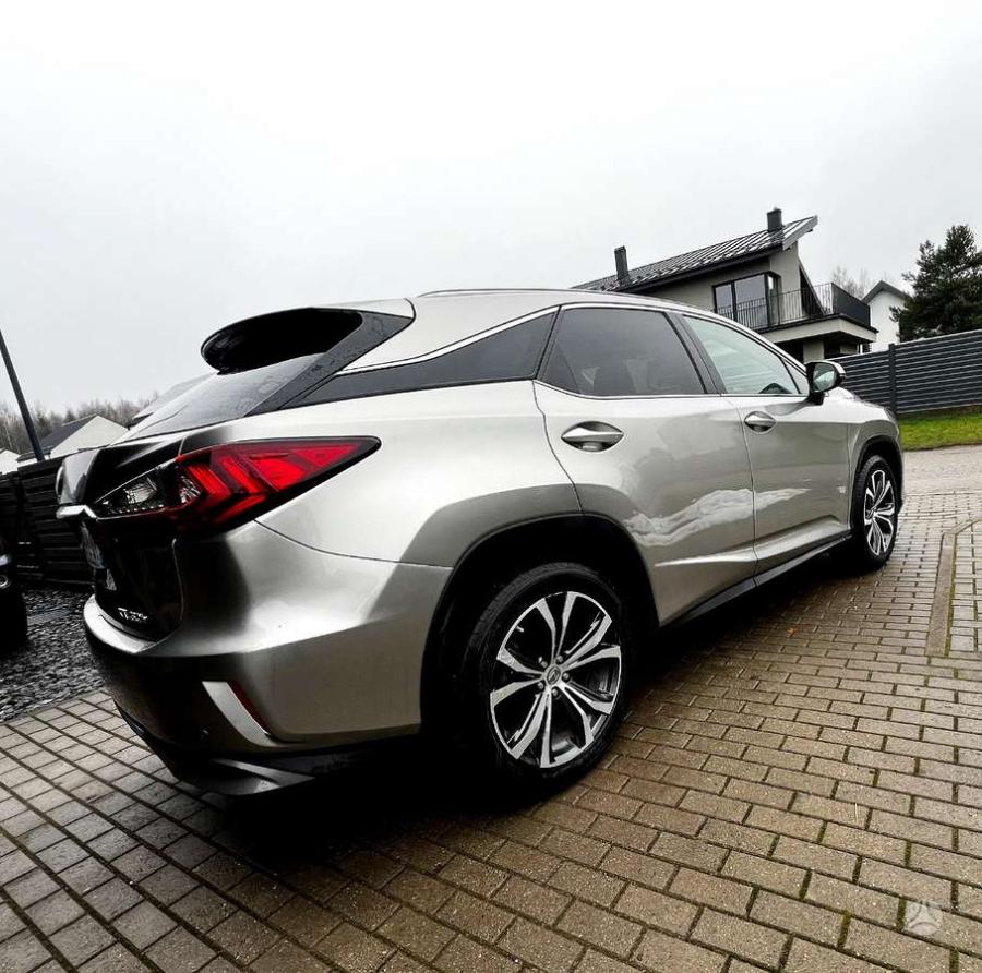 Pelēks Lexus RX 450h 2017 Viļņa, ar dzinēja tilpumu 3.46 L un nobraukumu 170 tūkst. km par 27800 €, foto 7 vietnē AUTOMOTO.COM.LV