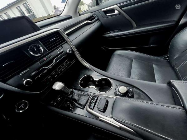 Pelēks Lexus RX 450h 2017 Viļņa, ar dzinēja tilpumu 3.46 L un nobraukumu 170 tūkst. km par 27800 €, foto 11 vietnē AUTOMOTO.COM.LV