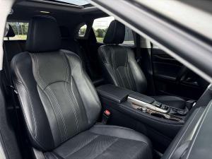 Pelēks Lexus RX 450h 2017 Kauņa, ar dzinēja tilpumu 3.46 L un nobraukumu 85 tūkst. km par 29500 €, foto 18 vietnē AUTOMOTO.COM.LV