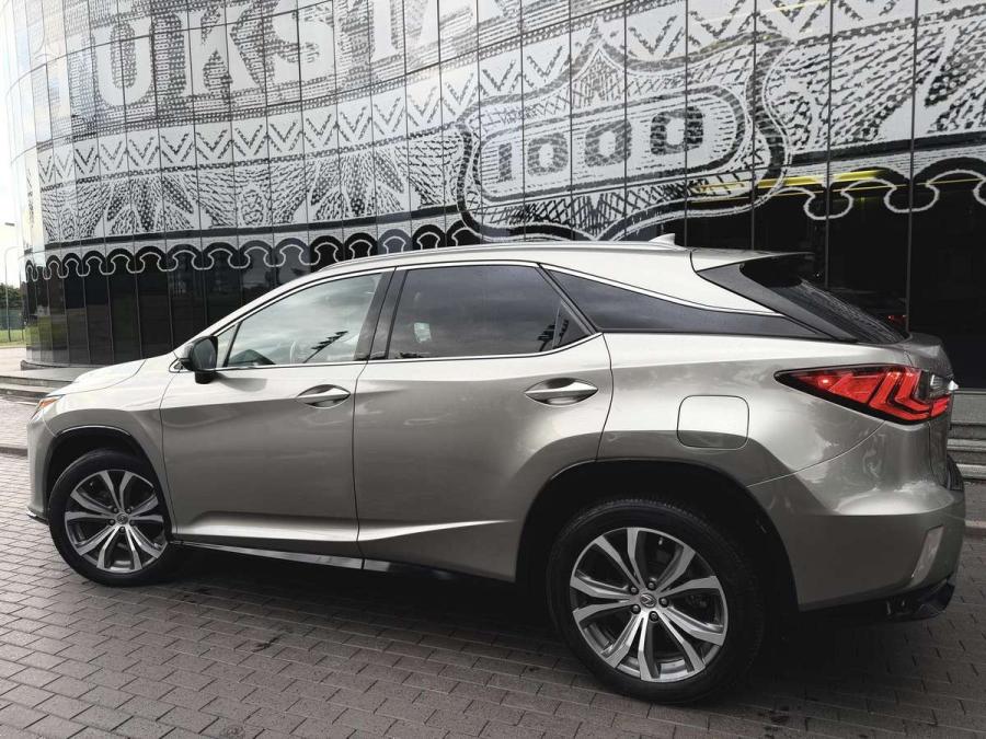Pelēks Lexus RX 450h 2017 Kauņa, ar dzinēja tilpumu 3.46 L un nobraukumu 85 tūkst. km par 28800 €, foto 5 vietnē AUTOMOTO.COM.LV