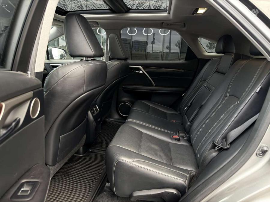 Pelēks Lexus RX 450h 2017 Kauņa, ar dzinēja tilpumu 3.46 L un nobraukumu 85 tūkst. km par 28800 €, foto 23 vietnē AUTOMOTO.COM.LV