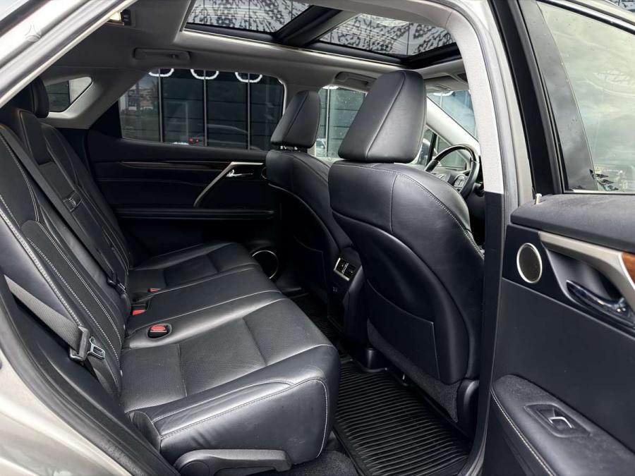 Pelēks Lexus RX 450h 2017 Kauņa, ar dzinēja tilpumu 3.46 L un nobraukumu 85 tūkst. km par 28800 €, foto 24 vietnē AUTOMOTO.COM.LV