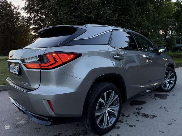 Lexus RX 450h 2017 in Kaunas on AUTOMOTO.COM.LV Grey Lexus RX 450h 2017 in Kaunas, with an engine capacity of 3.46 L and mileage of 86 thousand km for 28000 €, photo 5 on AUTOMOTO.COM.LV