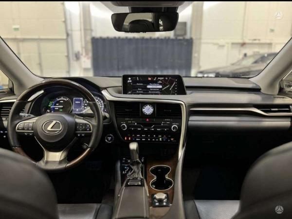 Lexus RX 450h 2017 in Kaunas on AUTOMOTO.COM.LV Grey Lexus RX 450h 2017 in Kaunas, with an engine capacity of 3.46 L and mileage of 86 thousand km for 28000 €, photo 6 on AUTOMOTO.COM.LV