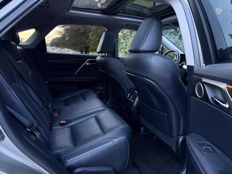 Grey Lexus RX 450h 2017 in Kaunas, with an engine capacity of 3.46 L and mileage of 86 thousand km for 26500 €, photo 31 on AUTOMOTO.COM.LV