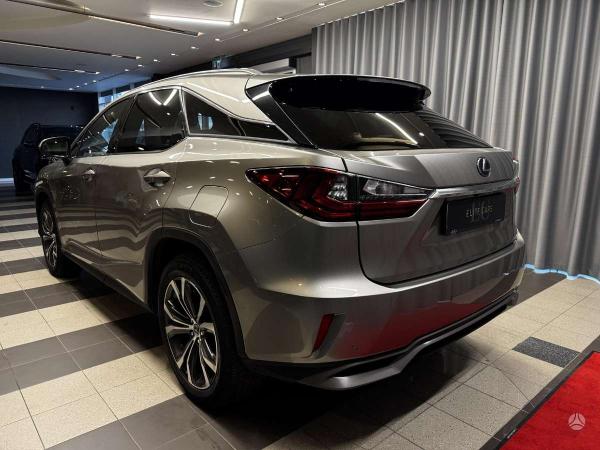 Grey Lexus RX 450h 2018 in Riga, with an engine capacity of 3.46 L and mileage of 131 thousand km for 28990 €, photo 4 on AUTOMOTO.COM.LV