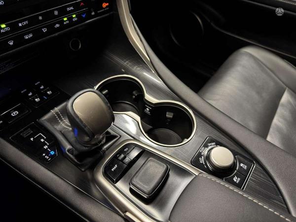 Pelēks Lexus RX 450h 2018 Rīga, ar dzinēja tilpumu 3.46 L un nobraukumu 131 tūkst. km par 28990 €, foto 11 vietnē AUTOMOTO.COM.LV