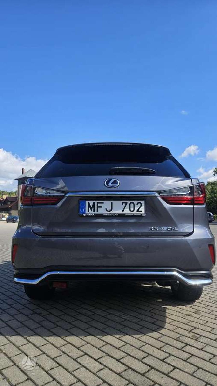 Grey Lexus RX 450h 2018 in Vilnius, with an engine capacity of 3.46 L and mileage of 115 thousand km for 27300 €, photo 5 on AUTOMOTO.COM.LV