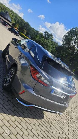 Grey Lexus RX 450h 2018 in Vilnius, with an engine capacity of 3.46 L and mileage of 115 thousand km for 27300 €, photo 7 on AUTOMOTO.COM.LV