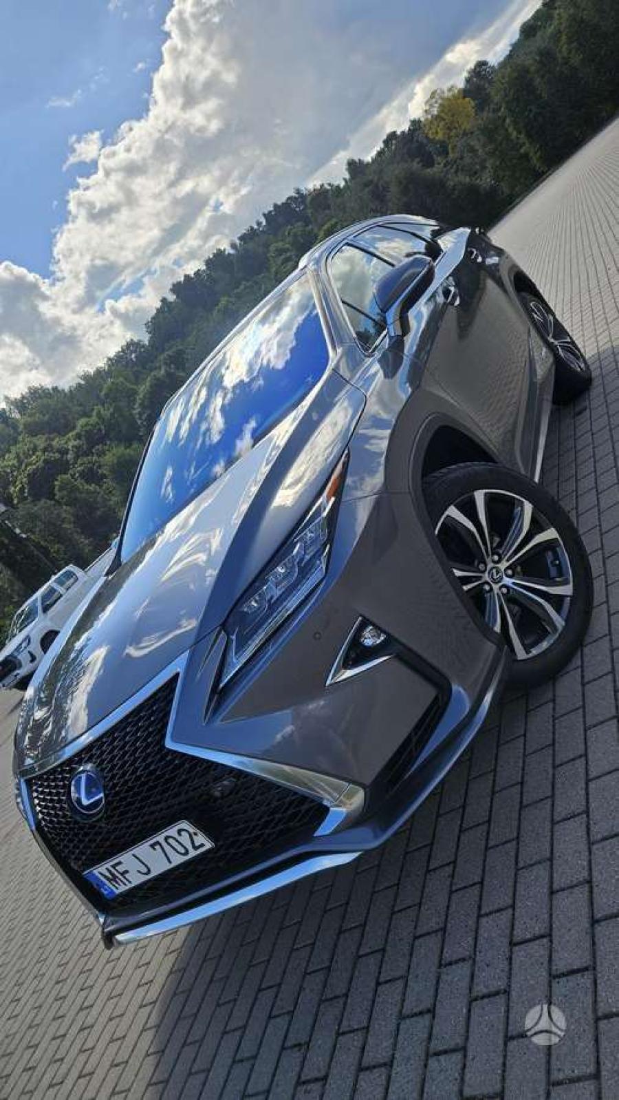 Grey Lexus RX 450h 2018 in Vilnius, with an engine capacity of 3.46 L and mileage of 115 thousand km for 27300 €, photo 8 on AUTOMOTO.COM.LV