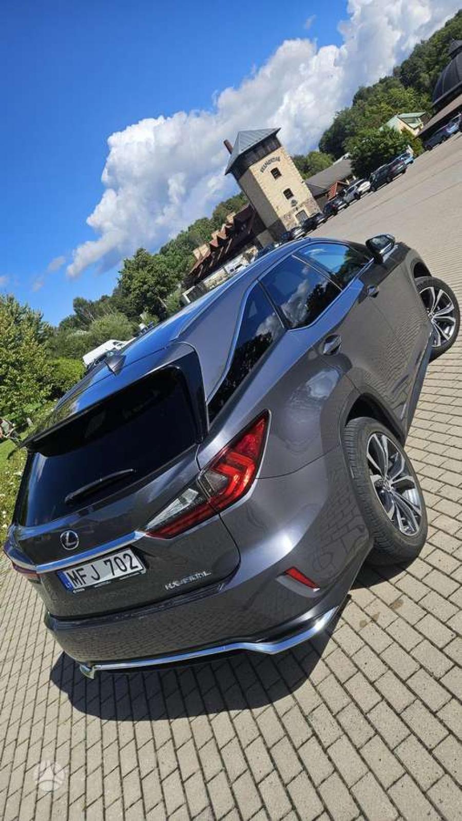 Grey Lexus RX 450h 2018 in Vilnius, with an engine capacity of 3.46 L and mileage of 115 thousand km for 27300 €, photo 12 on AUTOMOTO.COM.LV
