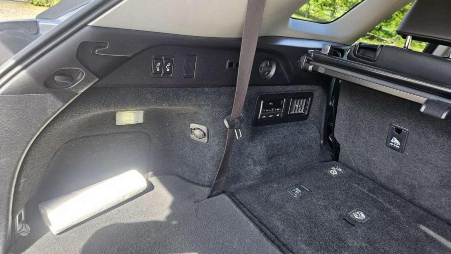 Grey Lexus RX 450h 2018 in Vilnius, with an engine capacity of 3.46 L and mileage of 115 thousand km for 27300 €, photo 14 on AUTOMOTO.COM.LV