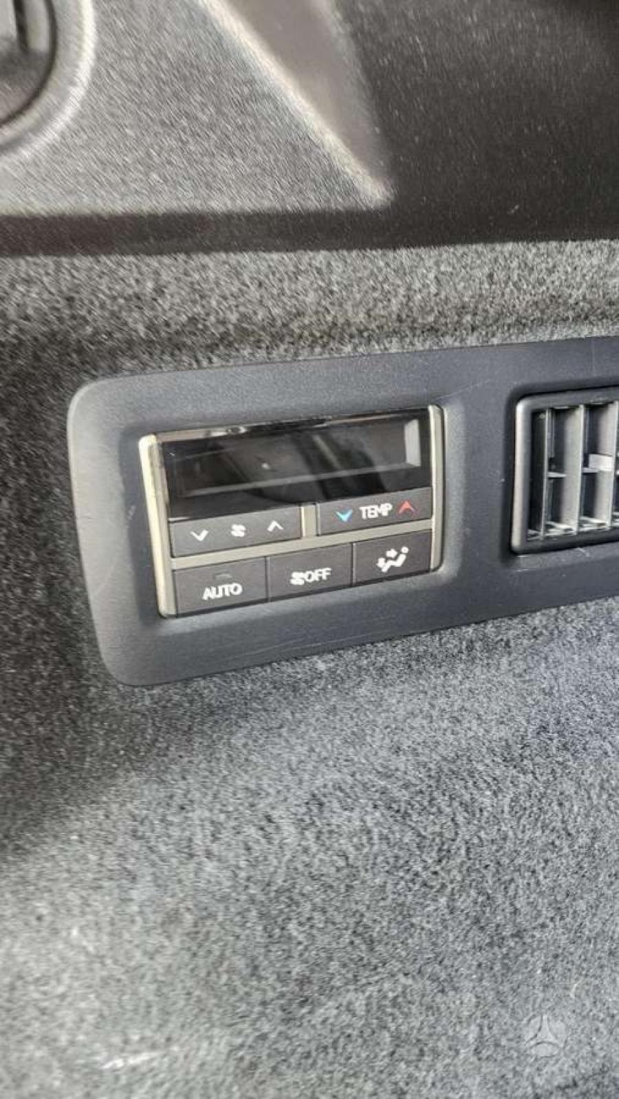 Grey Lexus RX 450h 2018 in Vilnius, with an engine capacity of 3.46 L and mileage of 115 thousand km for 27300 €, photo 17 on AUTOMOTO.COM.LV
