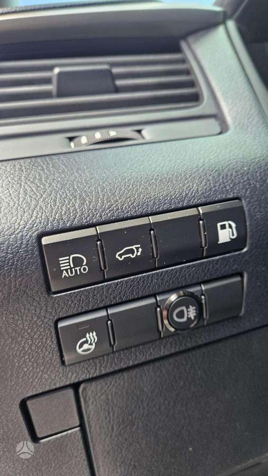 Grey Lexus RX 450h 2018 in Vilnius, with an engine capacity of 3.46 L and mileage of 115 thousand km for 27300 €, photo 33 on AUTOMOTO.COM.LV