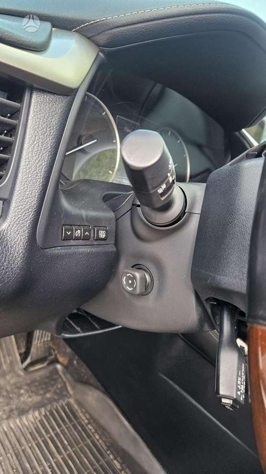 Grey Lexus RX 450h 2018 in Vilnius, with an engine capacity of 3.46 L and mileage of 115 thousand km for 27300 €, photo 39 on AUTOMOTO.COM.LV