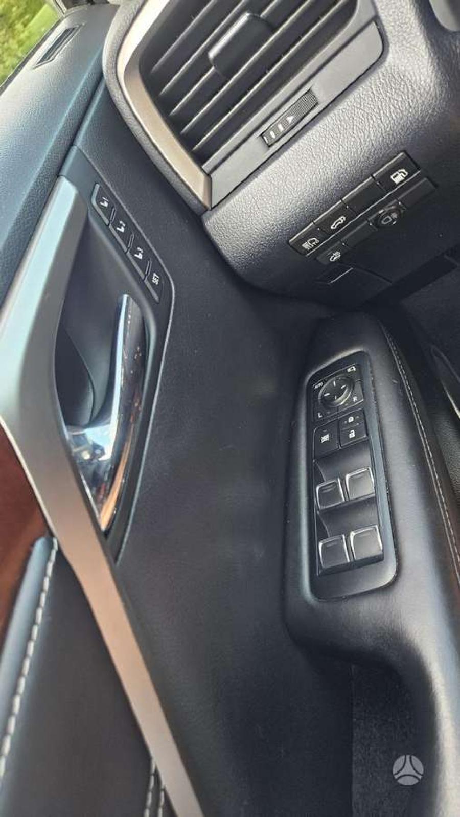 Grey Lexus RX 450h 2018 in Vilnius, with an engine capacity of 3.46 L and mileage of 115 thousand km for 27300 €, photo 43 on AUTOMOTO.COM.LV