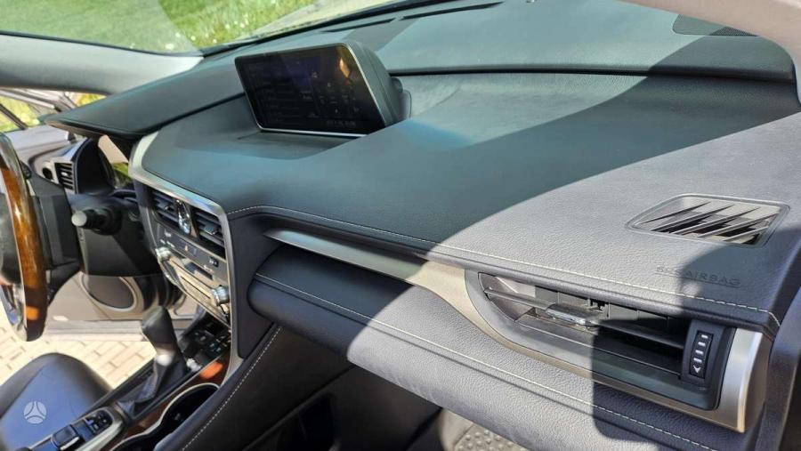 Grey Lexus RX 450h 2018 in Vilnius, with an engine capacity of 3.46 L and mileage of 115 thousand km for 27300 €, photo 50 on AUTOMOTO.COM.LV