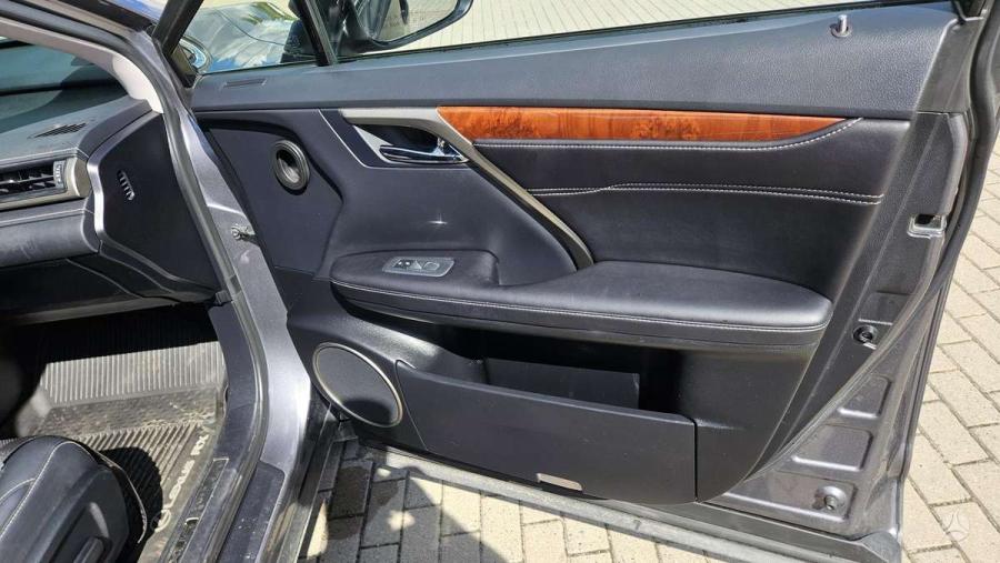 Grey Lexus RX 450h 2018 in Vilnius, with an engine capacity of 3.46 L and mileage of 115 thousand km for 27300 €, photo 57 on AUTOMOTO.COM.LV