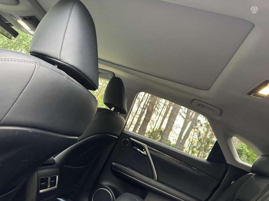 Grey Lexus RX 450h 2018 in Vilnius, with an engine capacity of 3.46 L and mileage of 220 thousand km for 27700 €, photo 20 on AUTOMOTO.COM.LV