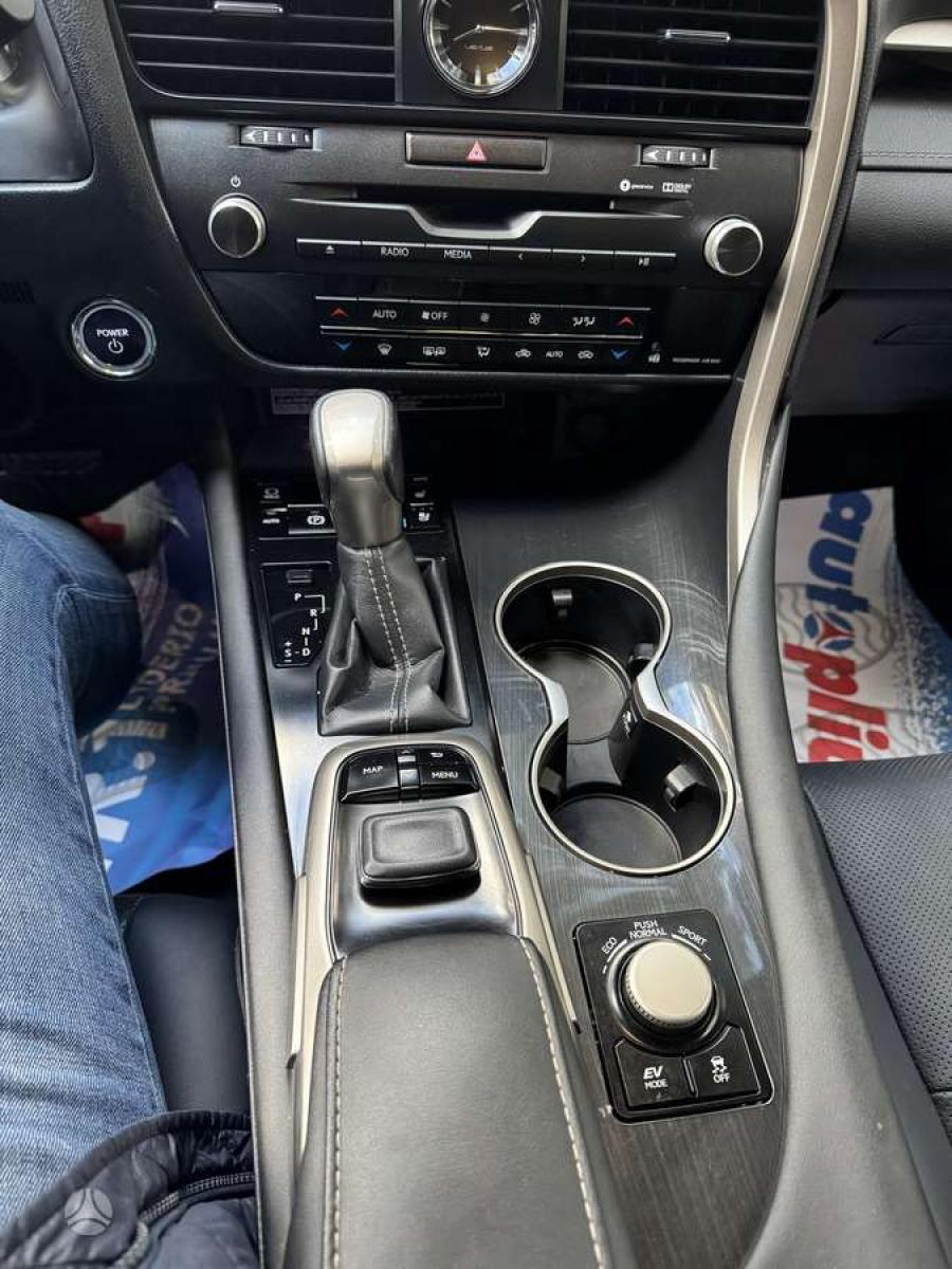 Grey Lexus RX 450h 2018 in Vilnius, with an engine capacity of 3.46 L and mileage of 220 thousand km for 27700 €, photo 24 on AUTOMOTO.COM.LV