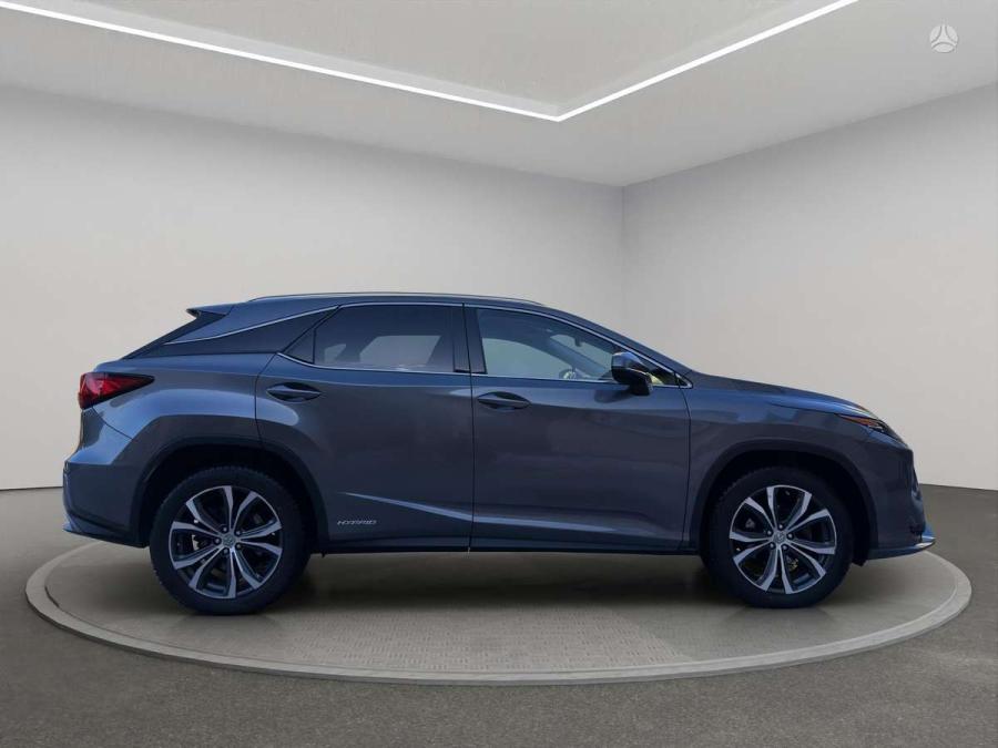 Pelēks Lexus RX 450h 2018 Viļņa, ar dzinēja tilpumu 3.46 L un nobraukumu 90 tūkst. km par 29900 €, foto 6 vietnē AUTOMOTO.COM.LV