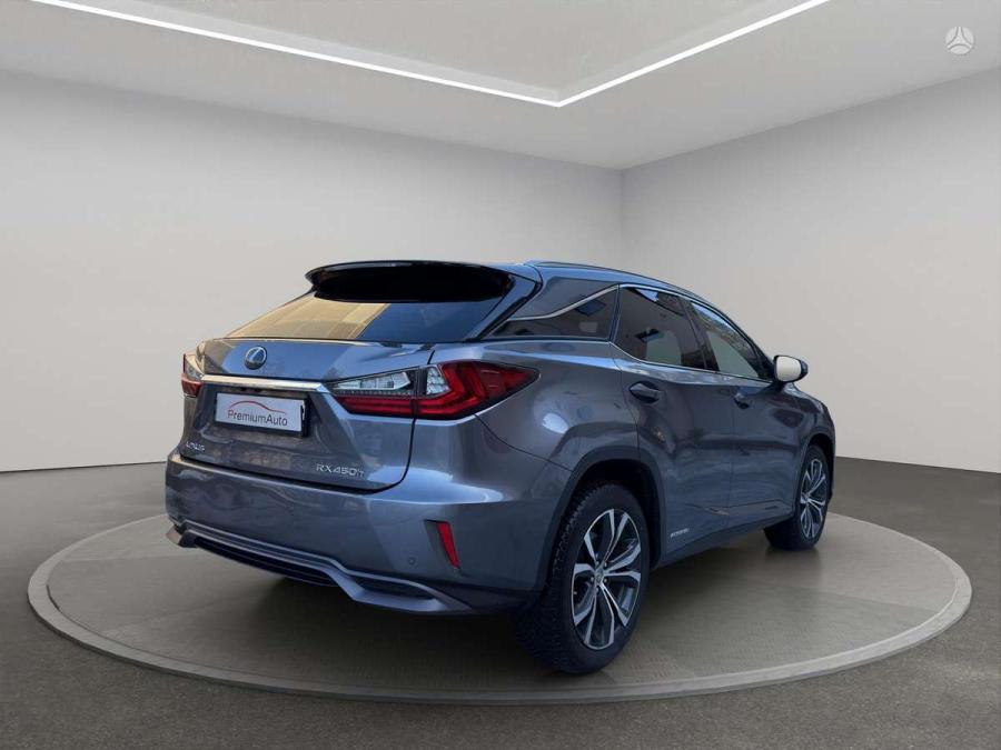 Pelēks Lexus RX 450h 2018 Viļņa, ar dzinēja tilpumu 3.46 L un nobraukumu 90 tūkst. km par 29900 €, foto 7 vietnē AUTOMOTO.COM.LV