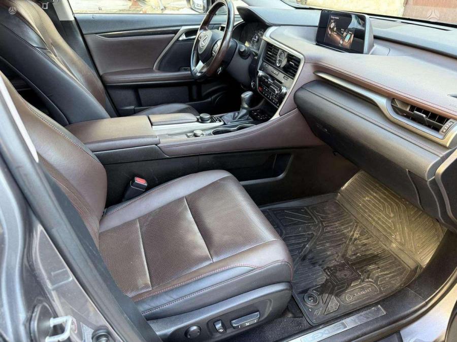 Pelēks Lexus RX 450h 2018 Viļņa, ar dzinēja tilpumu 3.46 L un nobraukumu 90 tūkst. km par 29900 €, foto 10 vietnē AUTOMOTO.COM.LV