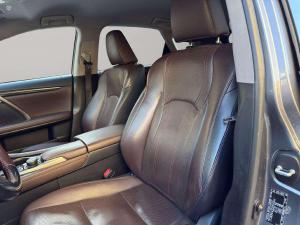 Pelēks Lexus RX 450h 2018 Viļņa, ar dzinēja tilpumu 3.46 L un nobraukumu 90 tūkst. km par 29900 €, foto 12 vietnē AUTOMOTO.COM.LV